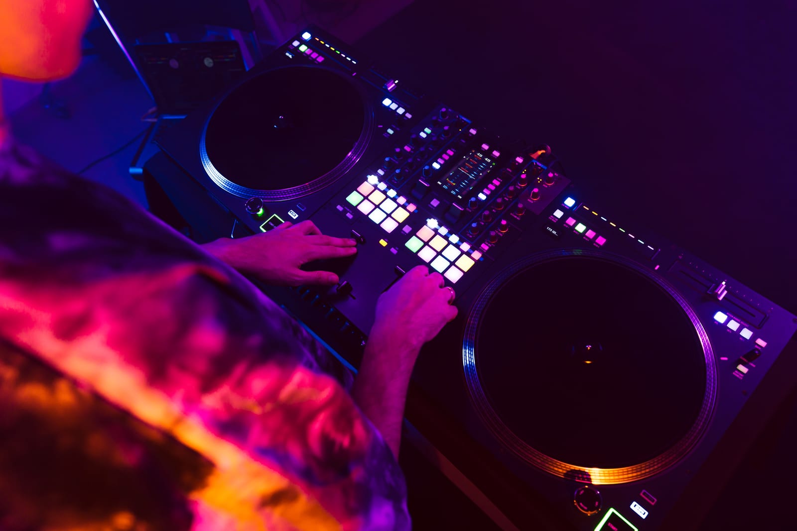 De beste Nederlandse hardstyle DJ’s - Museumkompas